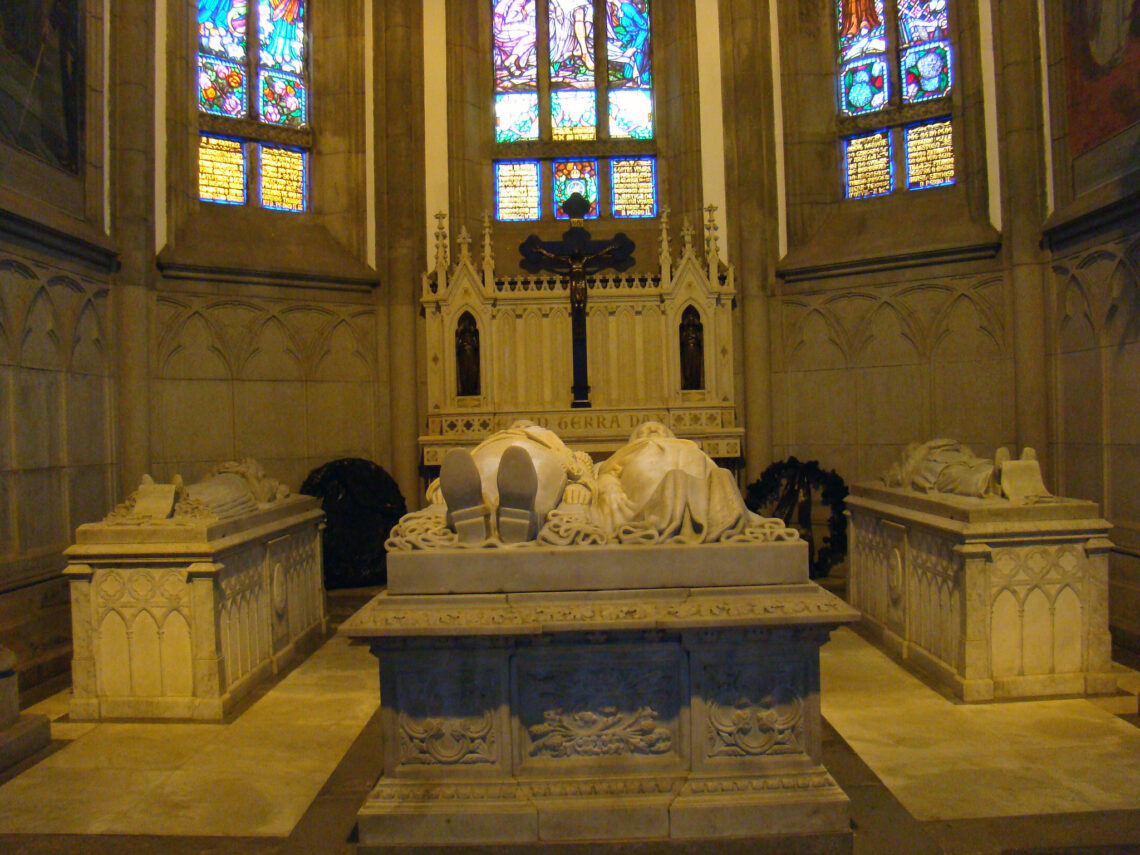 15 Mausoléus Famosos & Impressionantes Pelo Mundo com Fotos